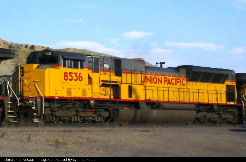 UP 8536 FRONT QUARTER VIEW